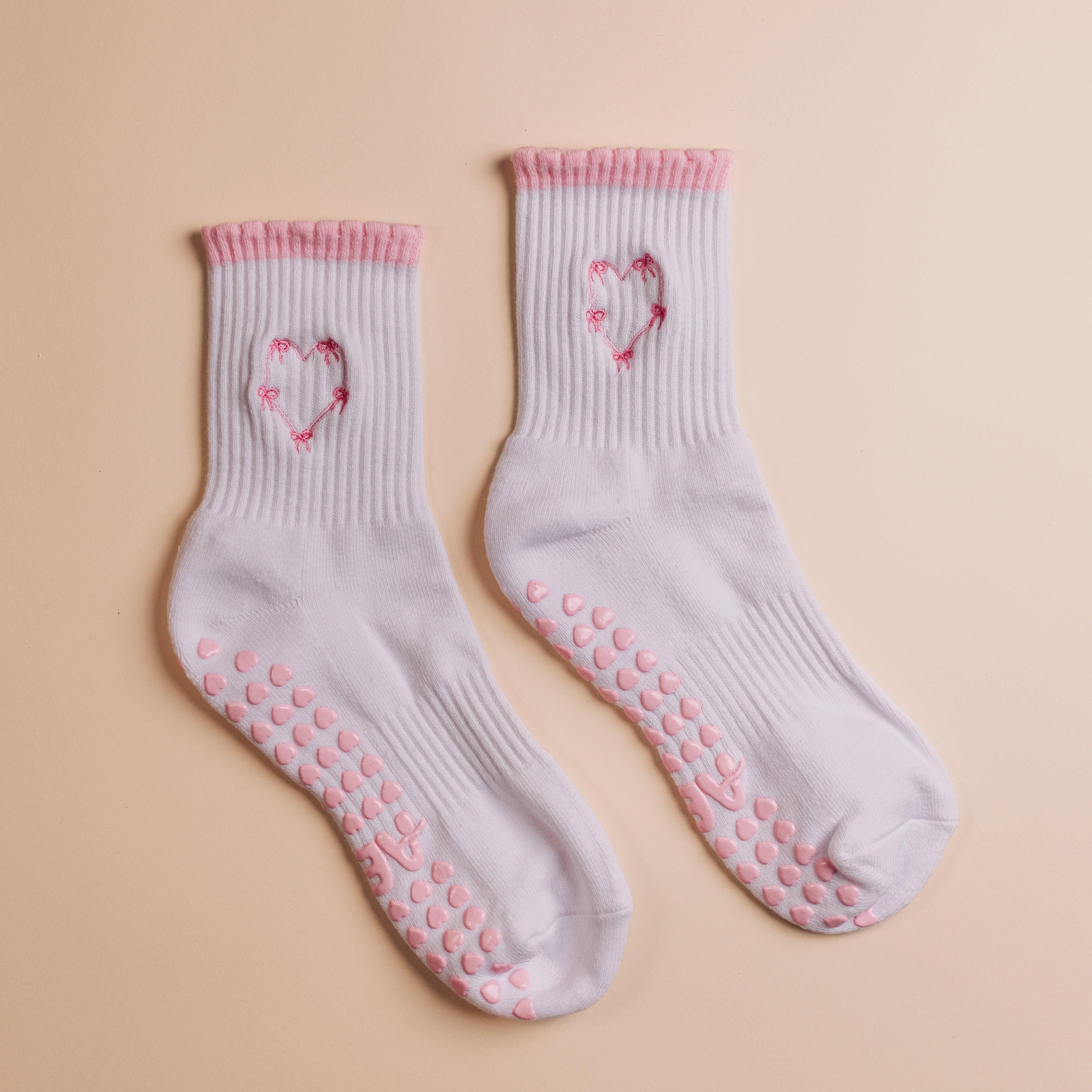 Pilates Grip Socks - Heart & Bows – AEIRO